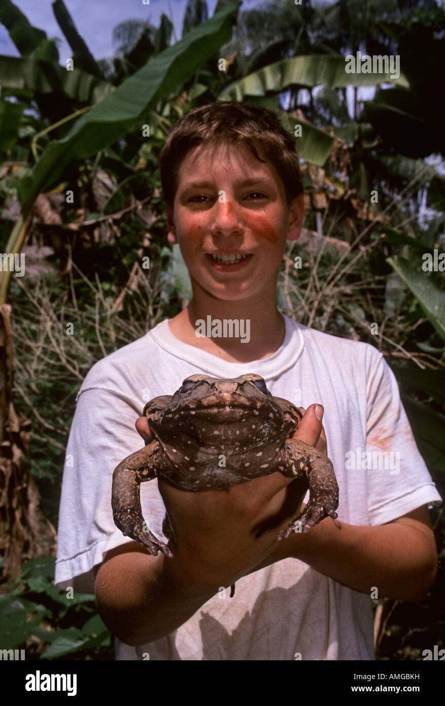 Indigenous people peru rainforest hi-res stock photography and images ...