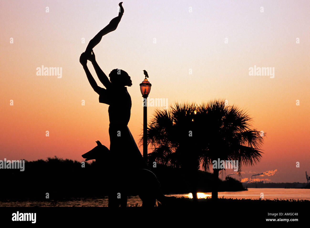 Waving girl statue River Street Savannah Georgia USA Stock Photo - Alamy