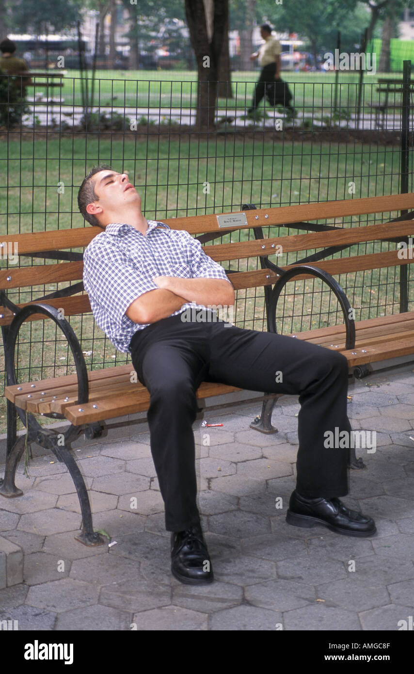 Man sleeping on park bench hi-res stock photography and images - Alamy