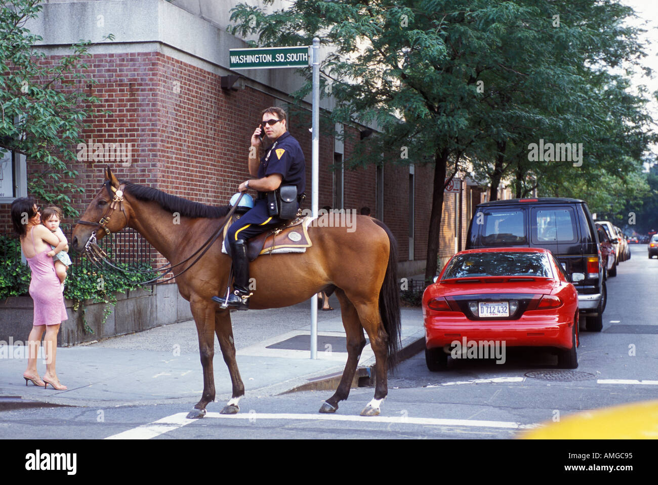 Mounted Police Officer New York City NYC USA Stock Photo - Alamy