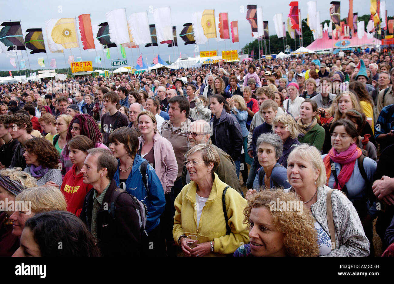 pic martin phelps 26 07 07 reporter gordon womad festival charlton park ...