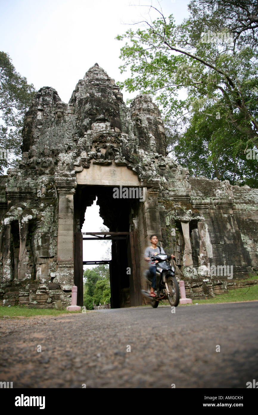 South Gate Bayon Angkor Wat Cambodia Stock Photo - Alamy