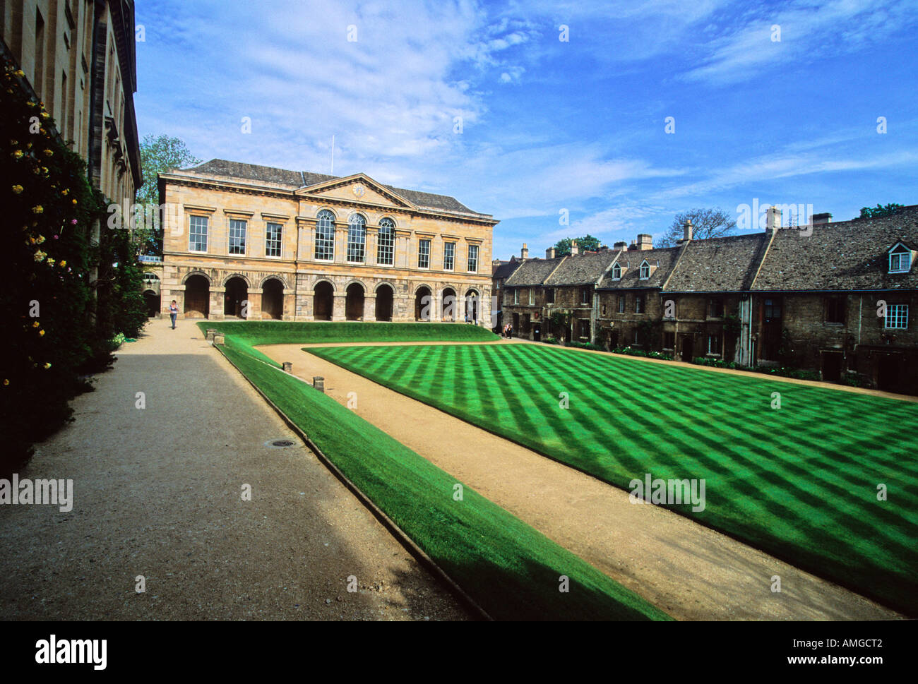 Worcester College Oxford Front Quad, Library and medieval cottages ...
