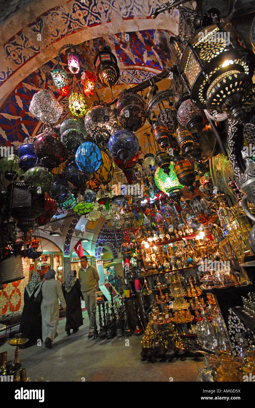 Lamps shop hi-res stock photography and images - Alamy