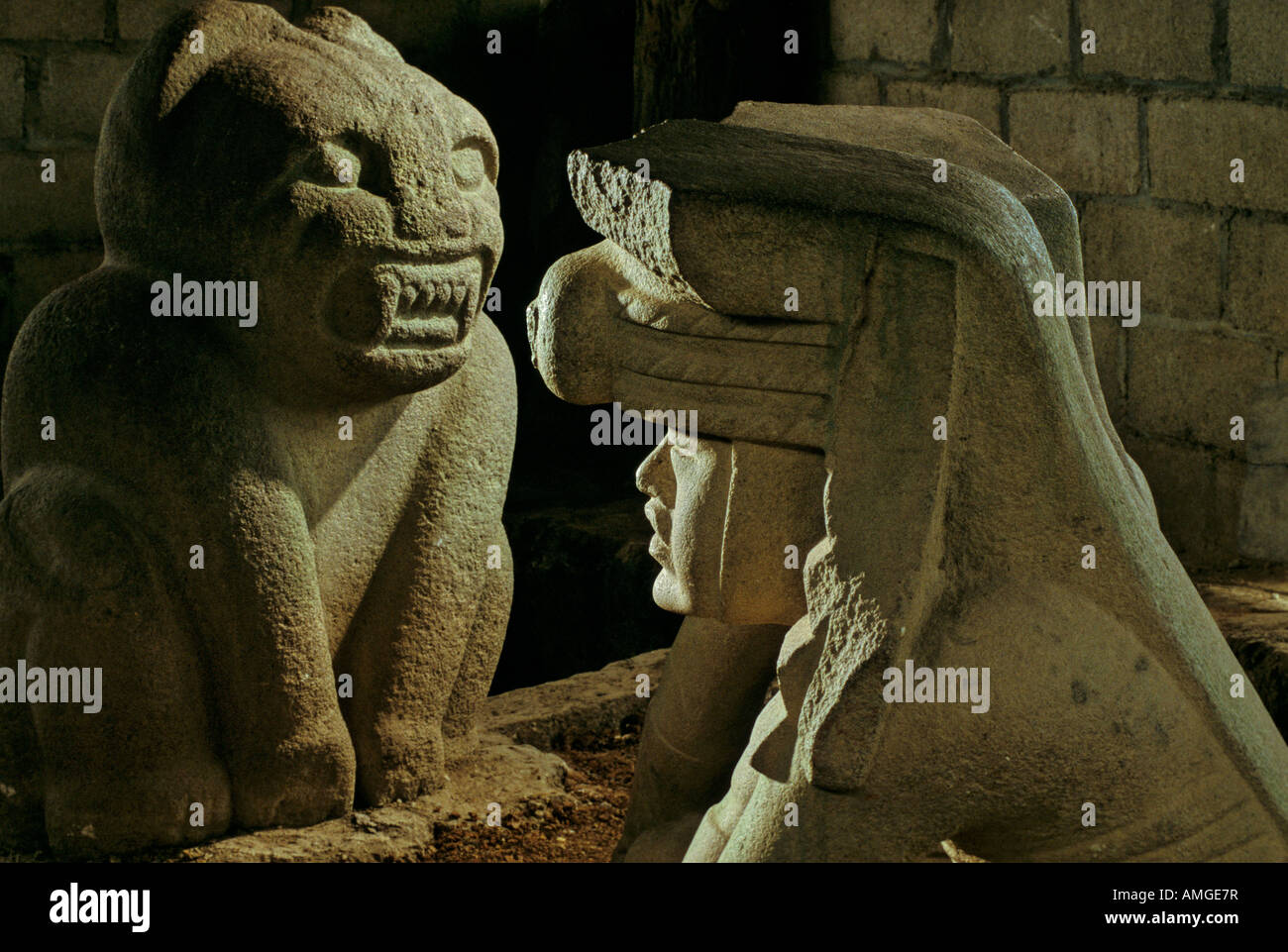 Olmec with jaguar statues, El Azuzul near San Lorenzo, Mexico Stock ...