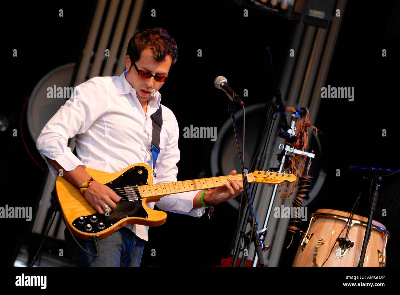 pic martin phelps 26 07 07 reporter gordon womad festival charlton park ...