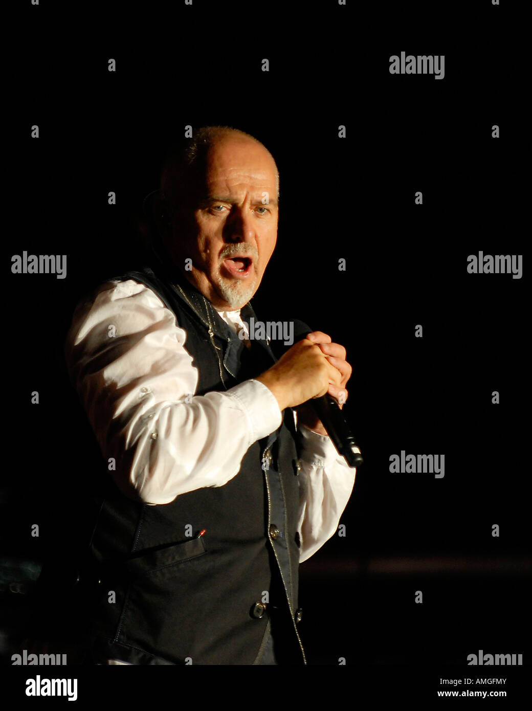 pic martin phelps 26 07 07 reporter gordon womad festival charlton park ...