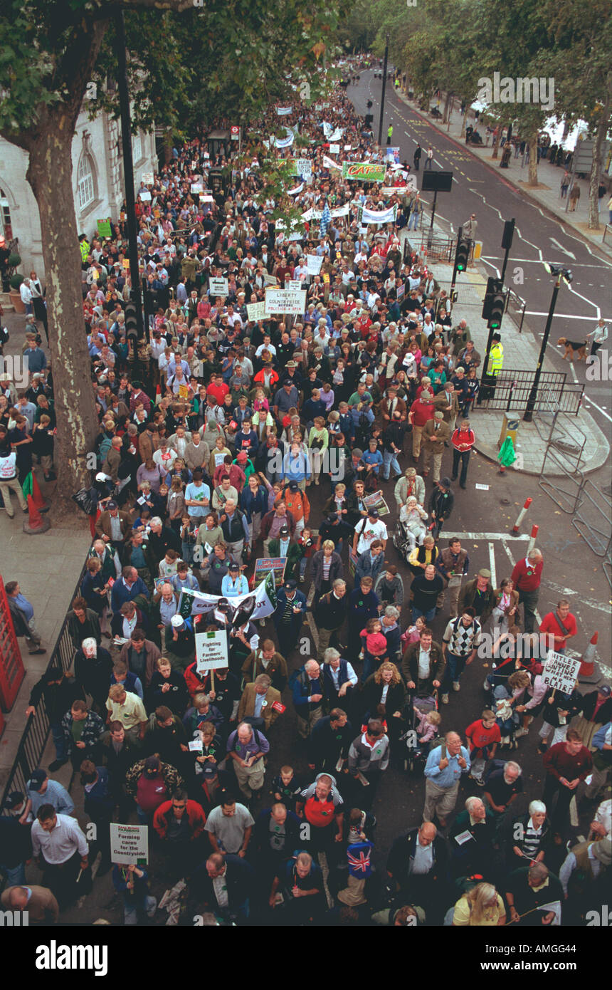 Countryside Alliance march September 22 2002 London Stock Photo - Alamy