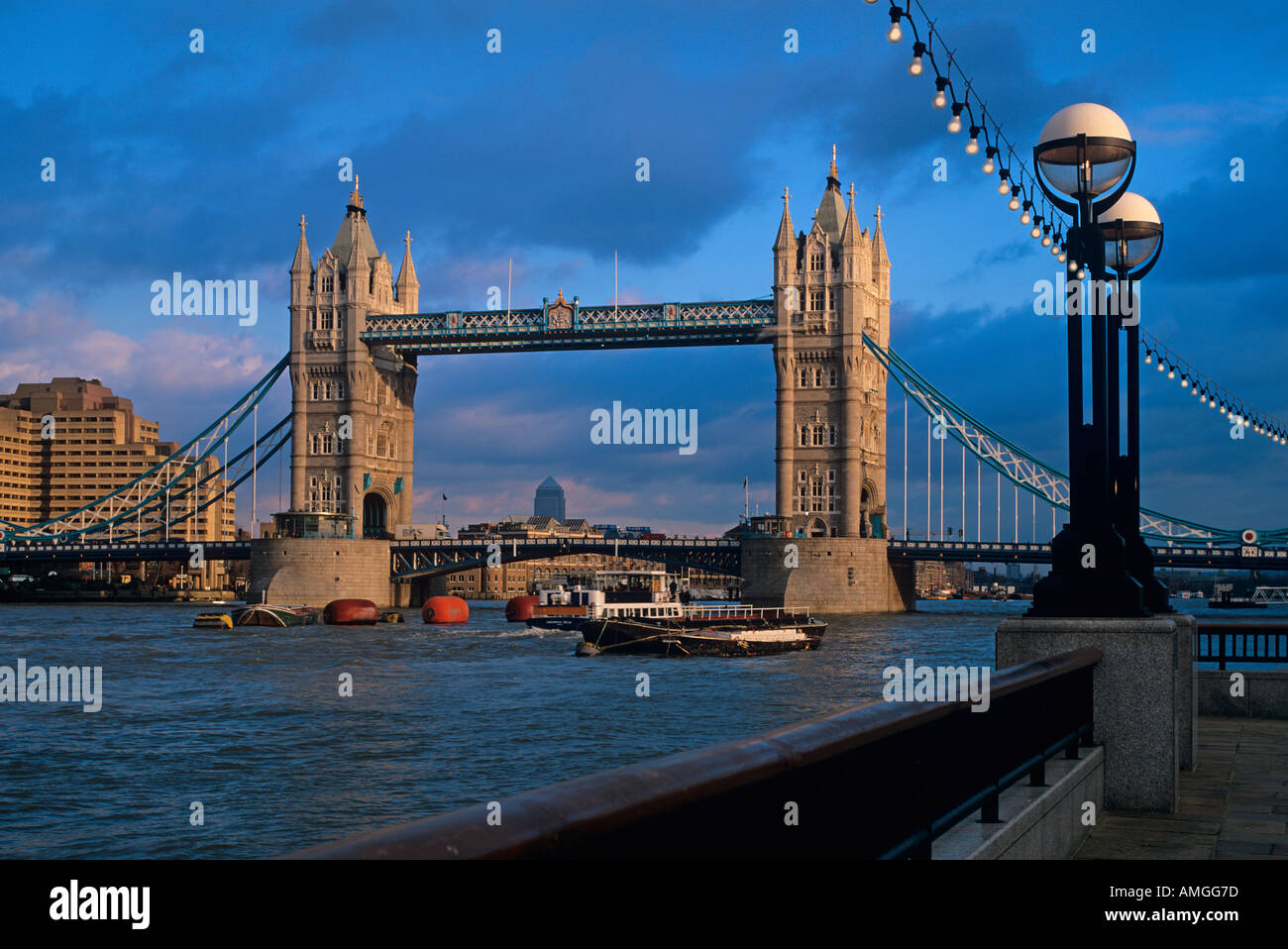 Famous london river hi-res stock photography and images - Alamy