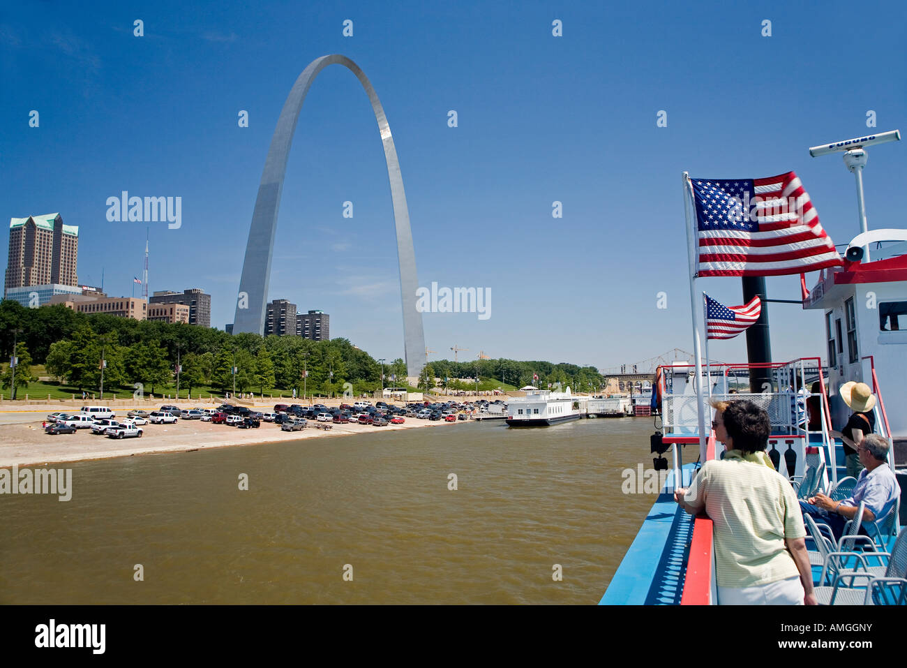 Riverboat on Mississippi River in St Louis, MO with the Gateway Arch ...