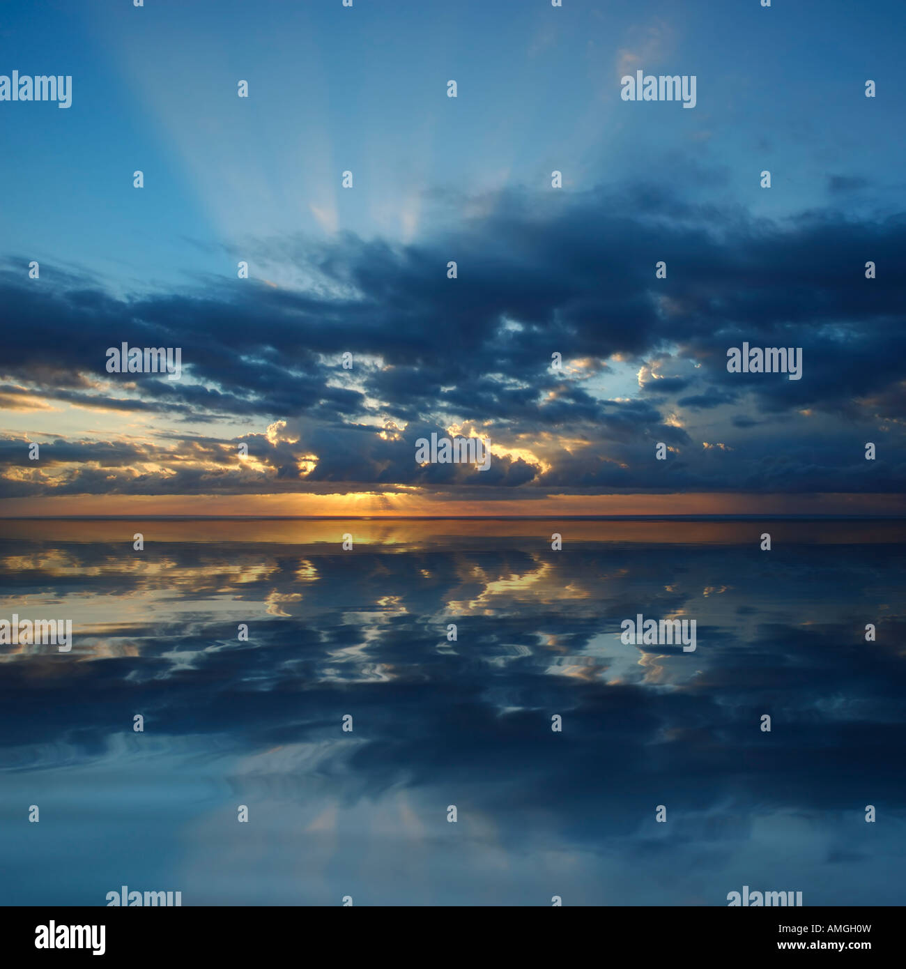 Sunrise Over Pacific Ocean Stock Photo - Alamy