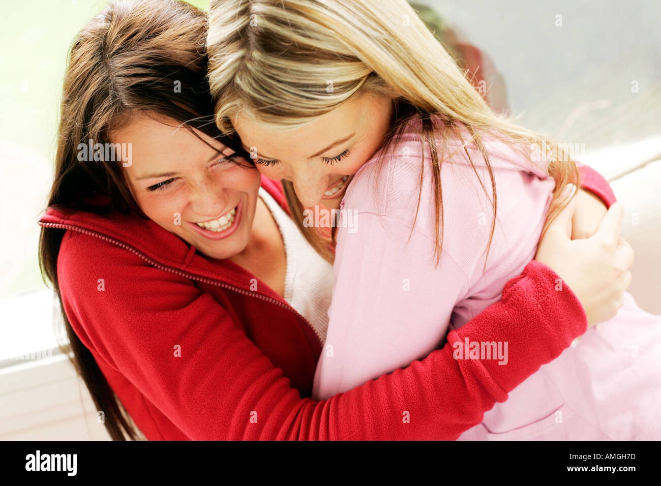2 girls hugging Stock Photo - Alamy