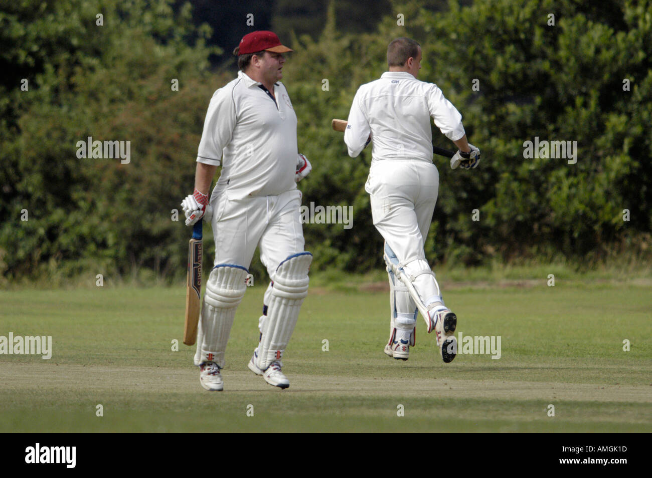 Batsmen making runs hi-res stock photography and images - Alamy