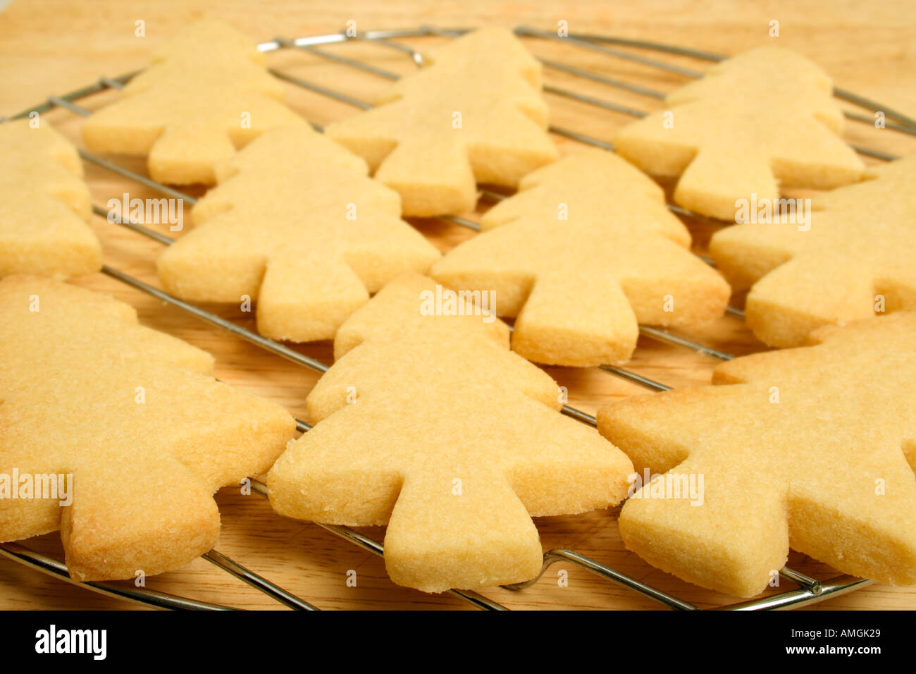 Christmas tree shaped biscuits on a cooling rack Stock Photo - Alamy