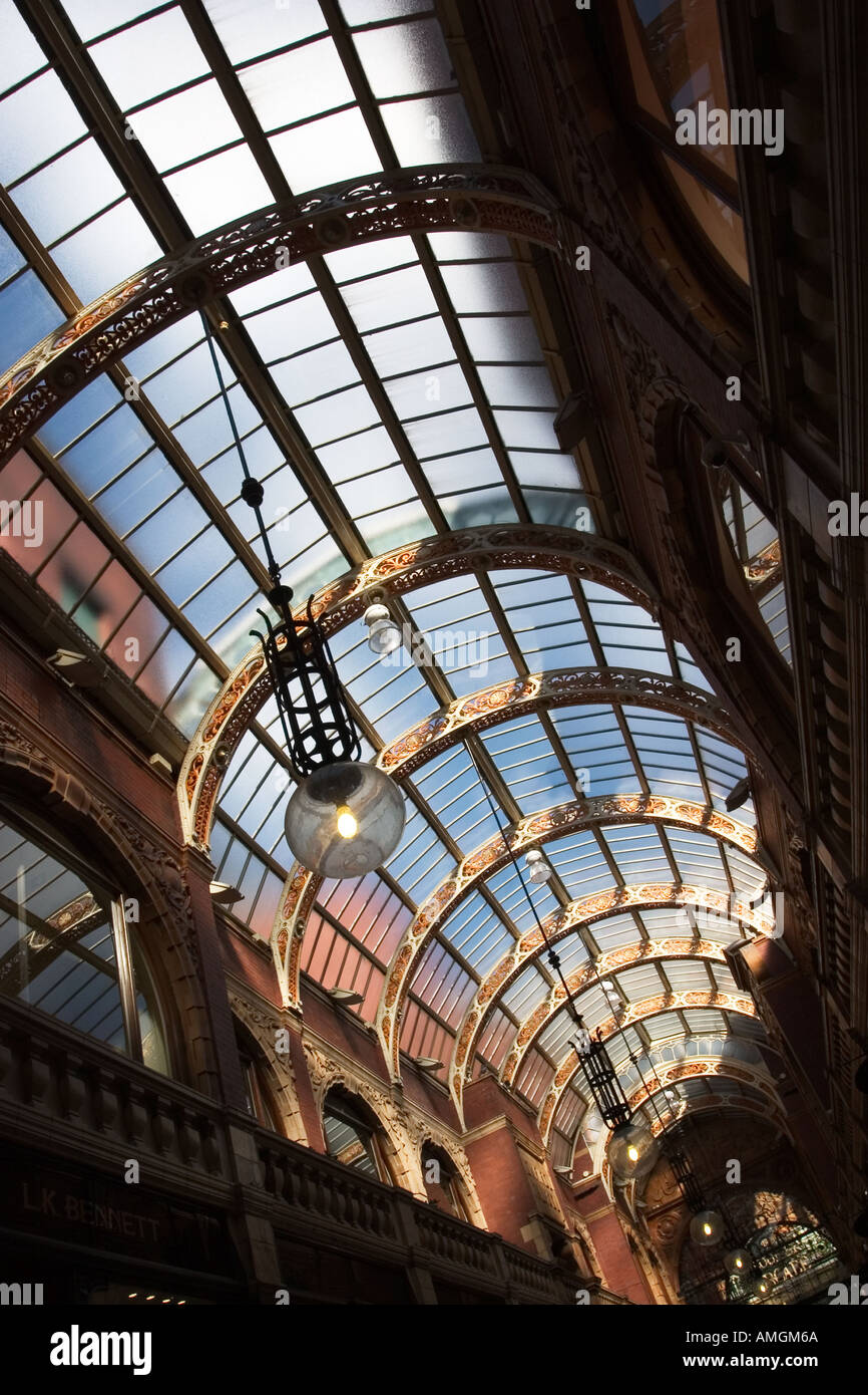 Cross arcade leeds hi-res stock photography and images - Alamy