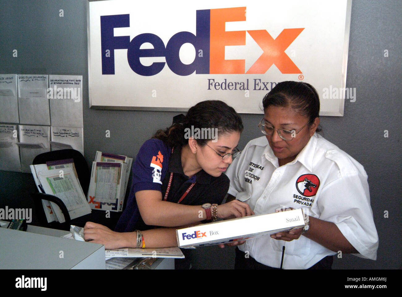 Mexico, Morelos, Cuernavaca, customers at Federal Express office Stock ...