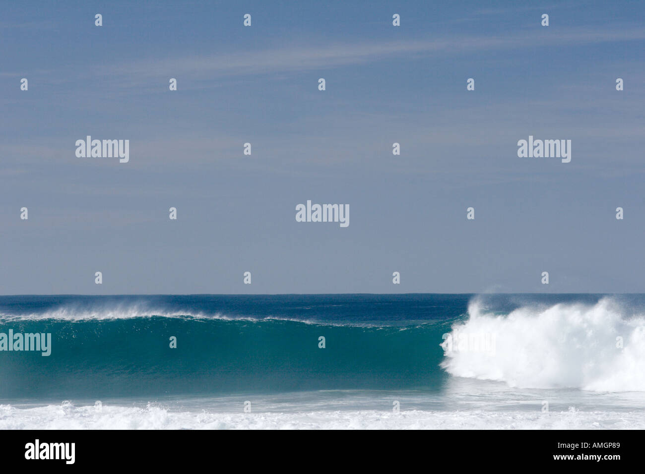 Blue Wave breaking from right to left Stock Photo - Alamy