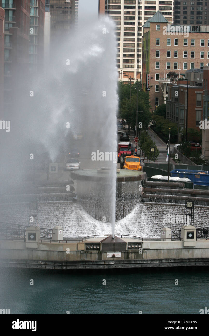 Chicago water feature hi-res stock photography and images - Alamy