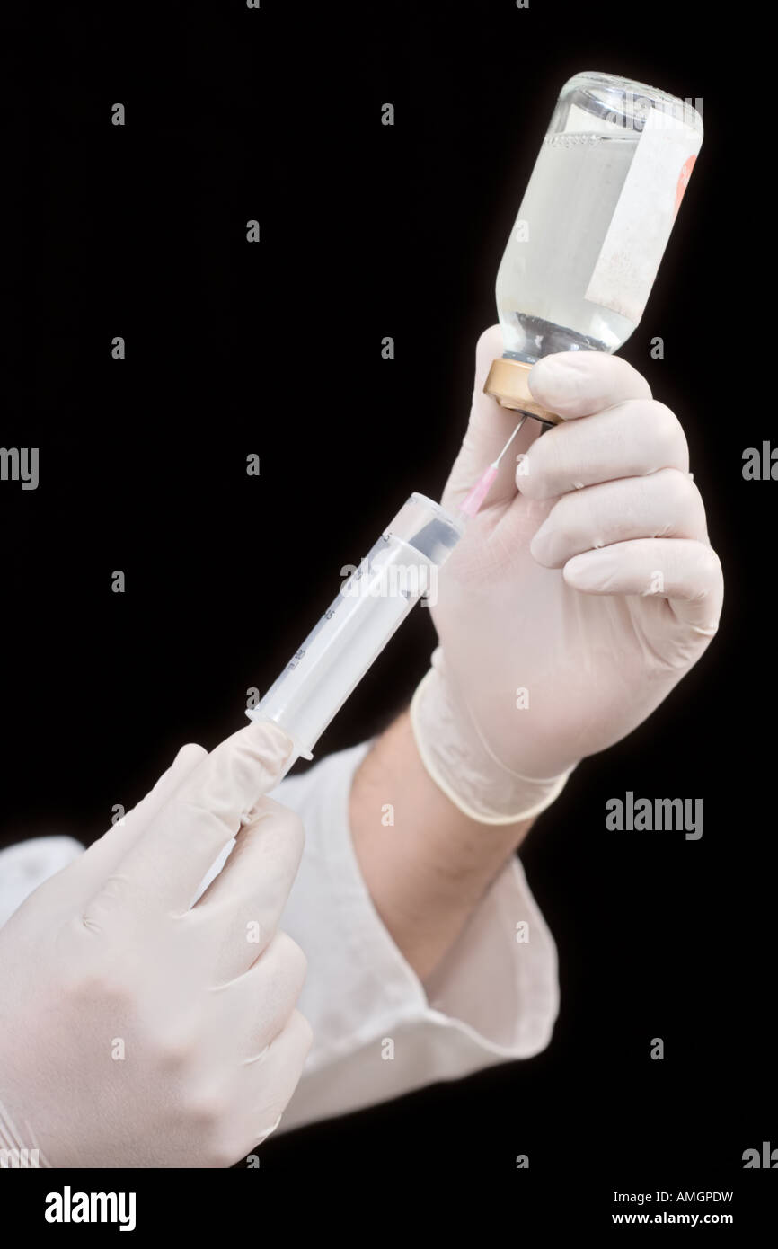 Medical worker filling a syringe with medication Stock Photo - Alamy