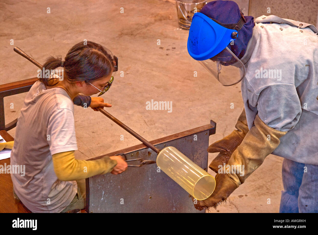 Glass artists hi-res stock photography and images - Alamy