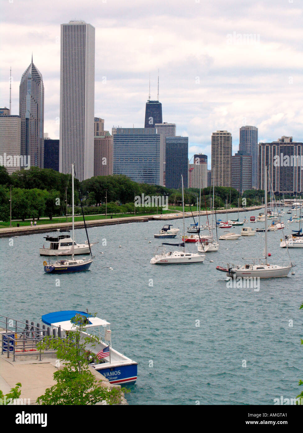 Chicago skyline harbor sailboats hi-res stock photography and images ...