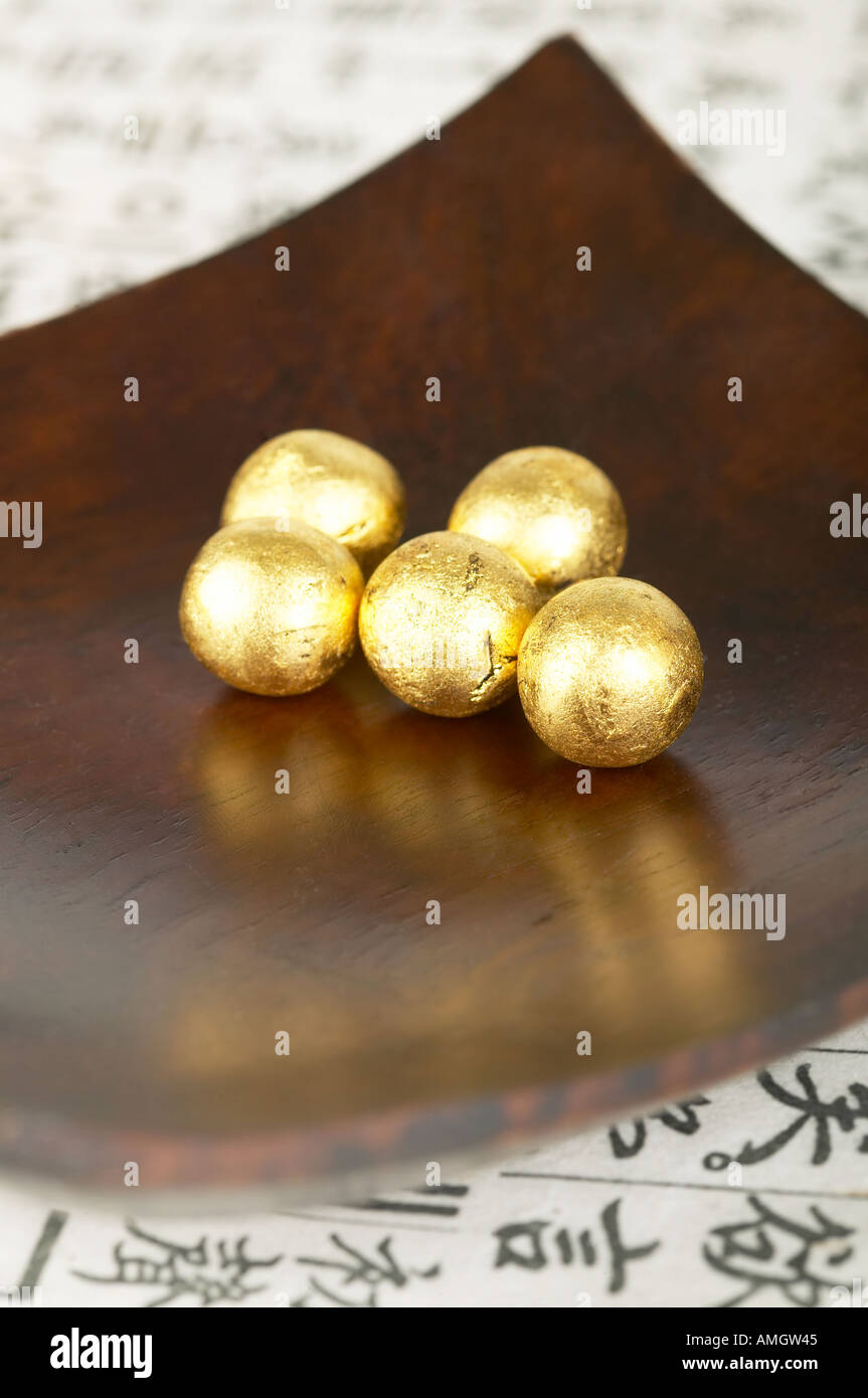 Traditional chinese herbal medicine pills hi-res stock photography and ...