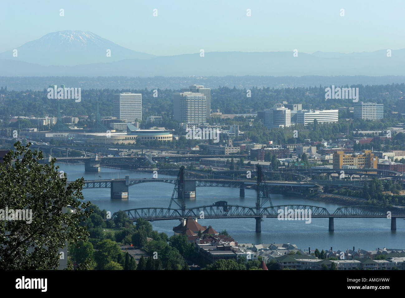 Portland oregon willamette river aerial hi-res stock photography and ...