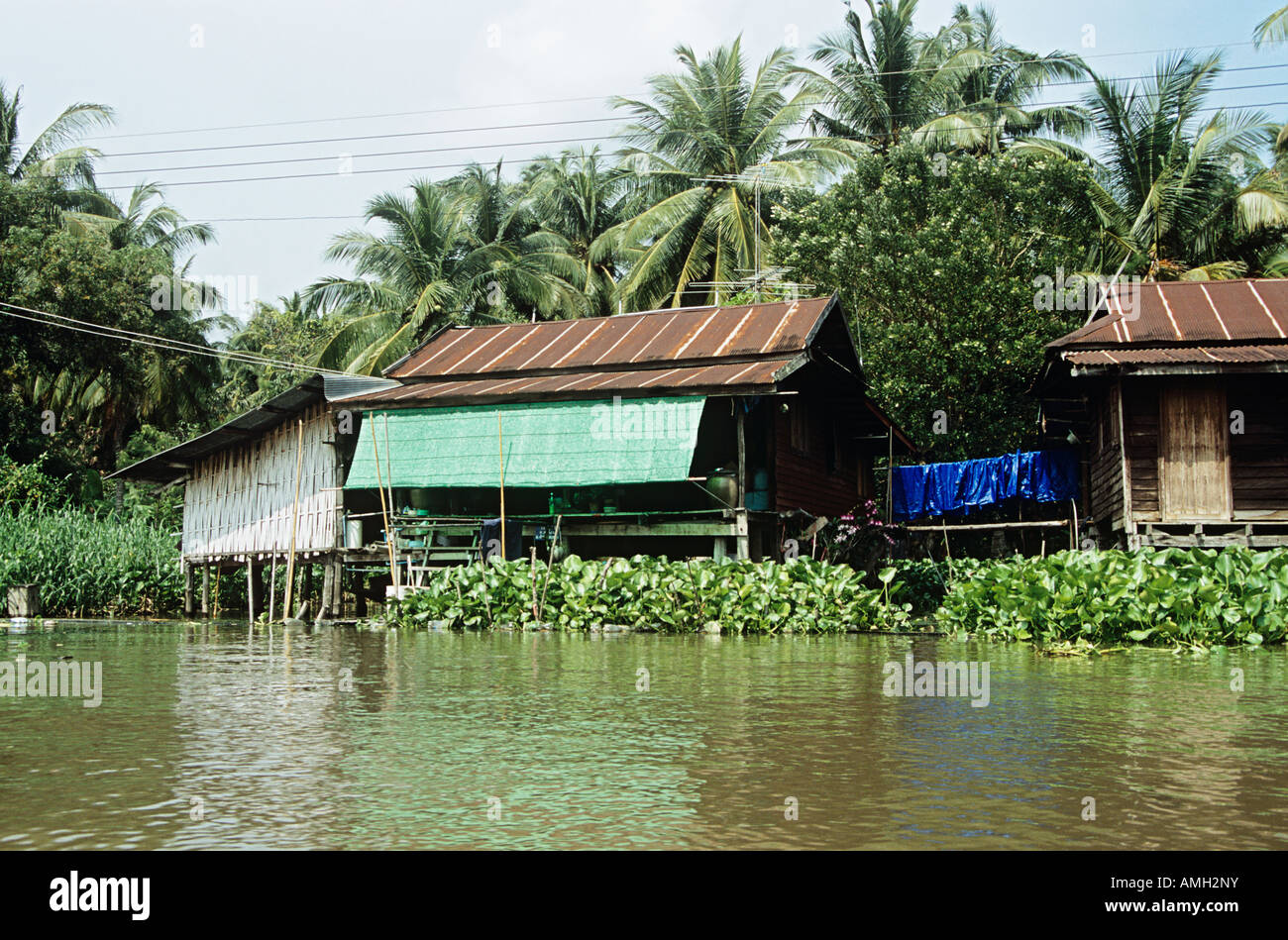 Thai slum dwelling hi-res stock photography and images - Alamy