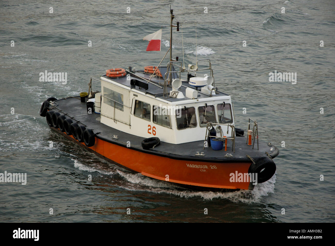 Tug boat victoria harbour hong hi-res stock photography and images - Alamy