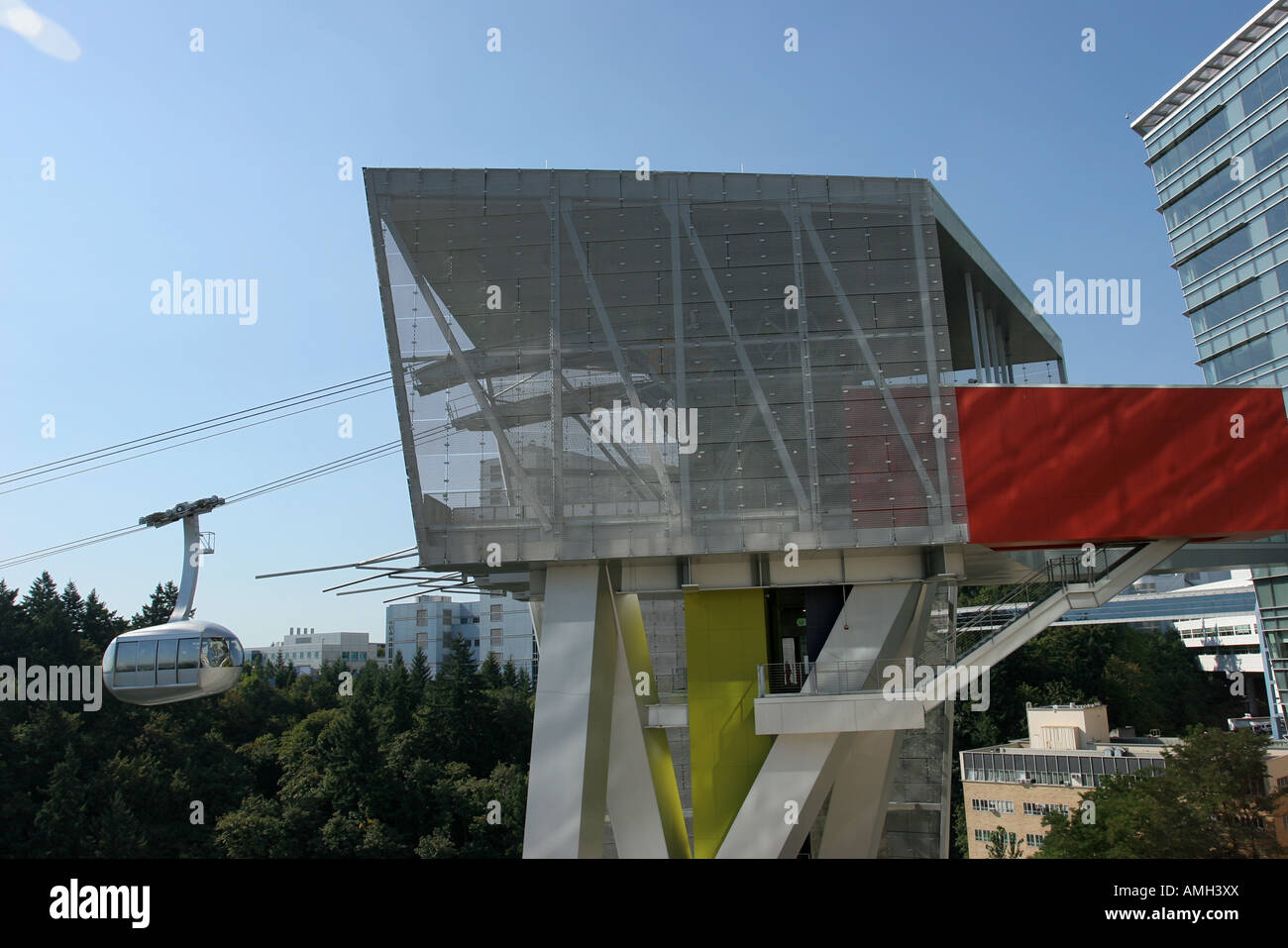 Aerial tram in downtown Portland Oregon Stock Photo - Alamy