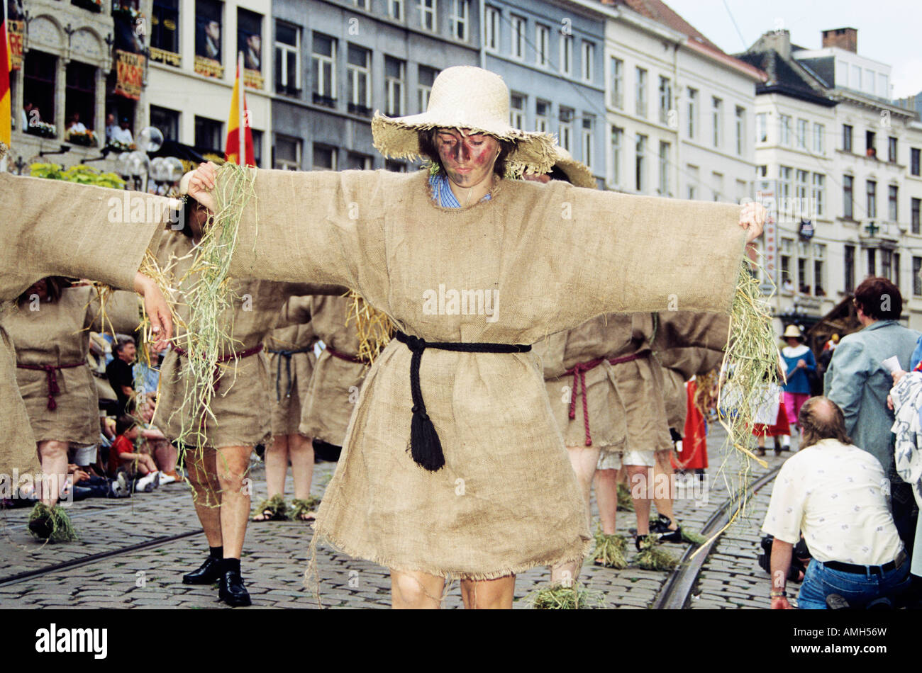 Woman wearing sack dress hi-res stock photography and images - Alamy
