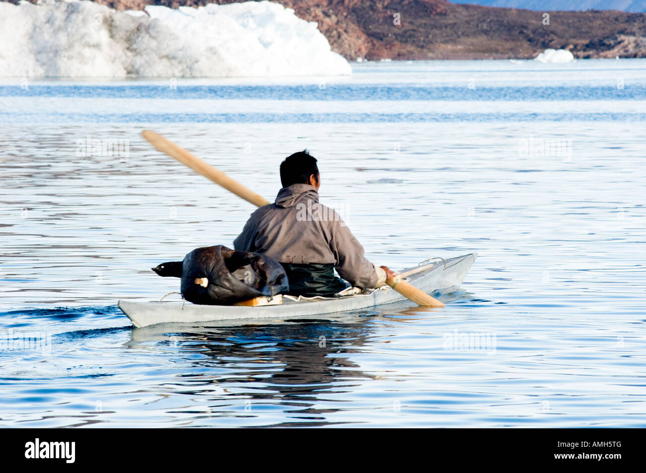 Inuit kayak hi-res stock photography and images - Alamy