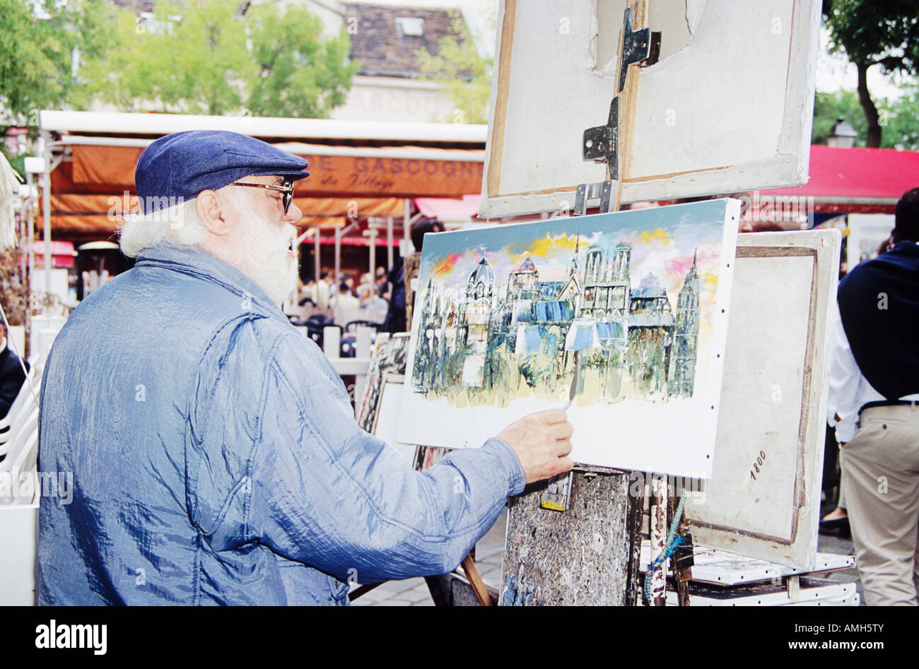 Street artist painting in Place du Tertre, Montmartre, Paris, France ...