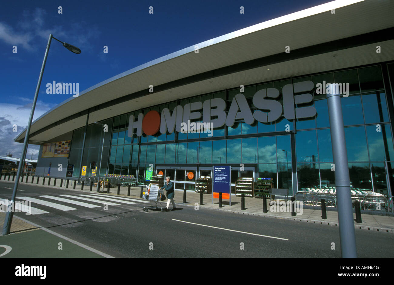 Homebase trolley hi-res stock photography and images - Alamy