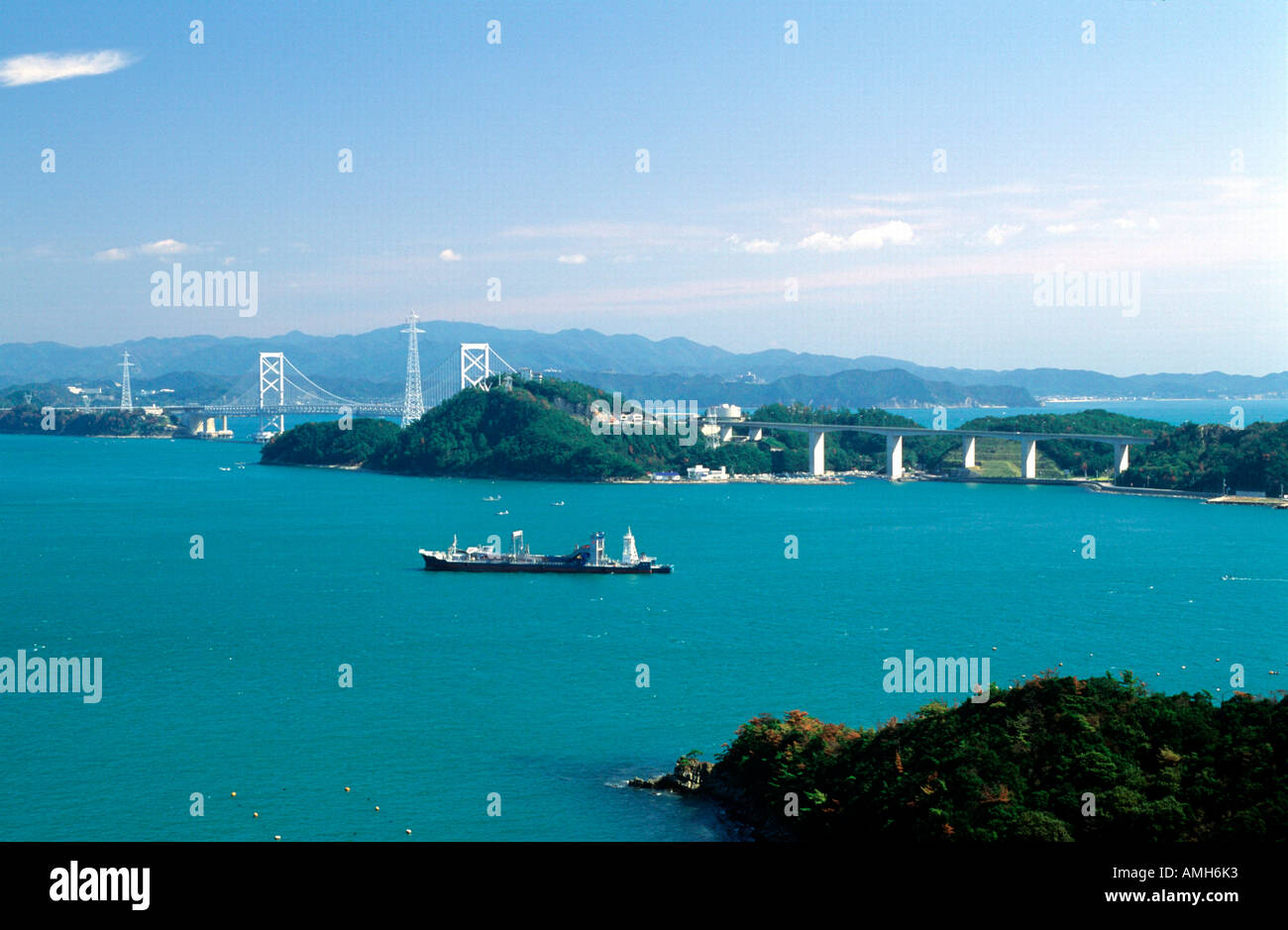 Japan, Shikoku, Naruto, Inlandsee mit Naruto-Brücke Stock Photo - Alamy