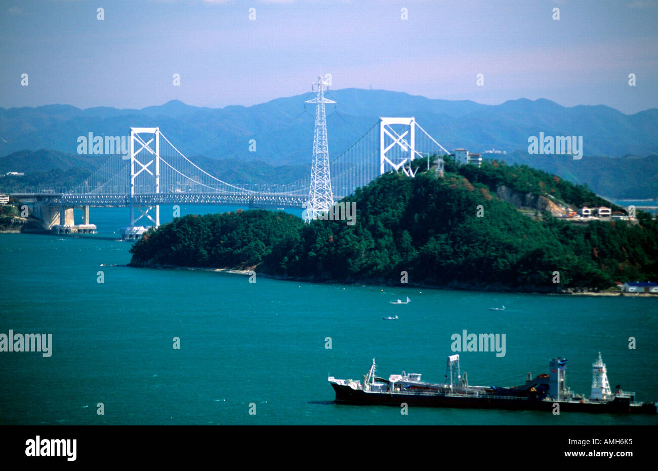 Japan, Shikoku, Naruto, Inlandsee mit Naruto-Brücke Stock Photo - Alamy