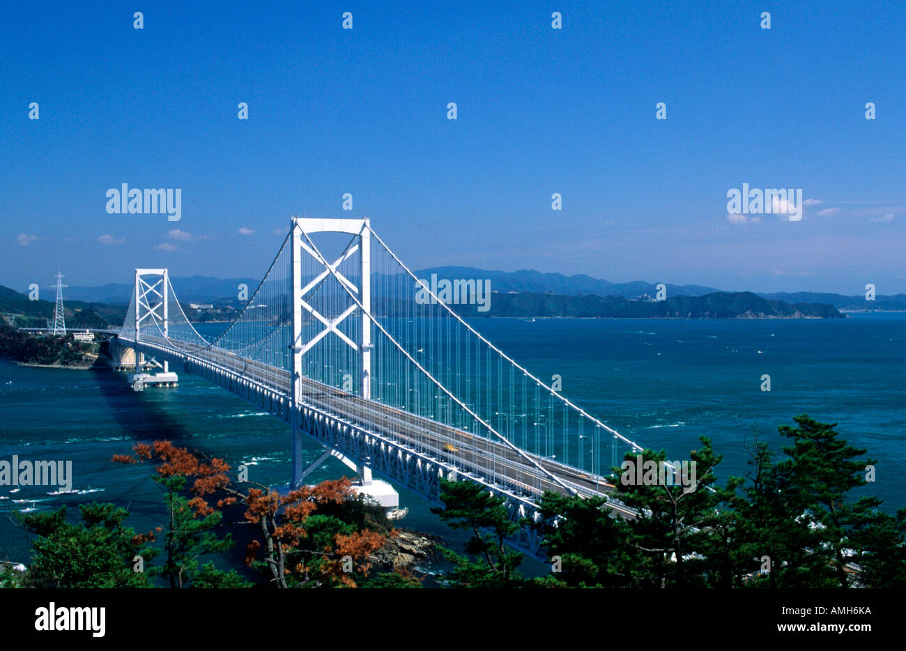 Japan, Shikoku, Naruto, Inlandsee mit Naruto-Brücke Stock Photo - Alamy