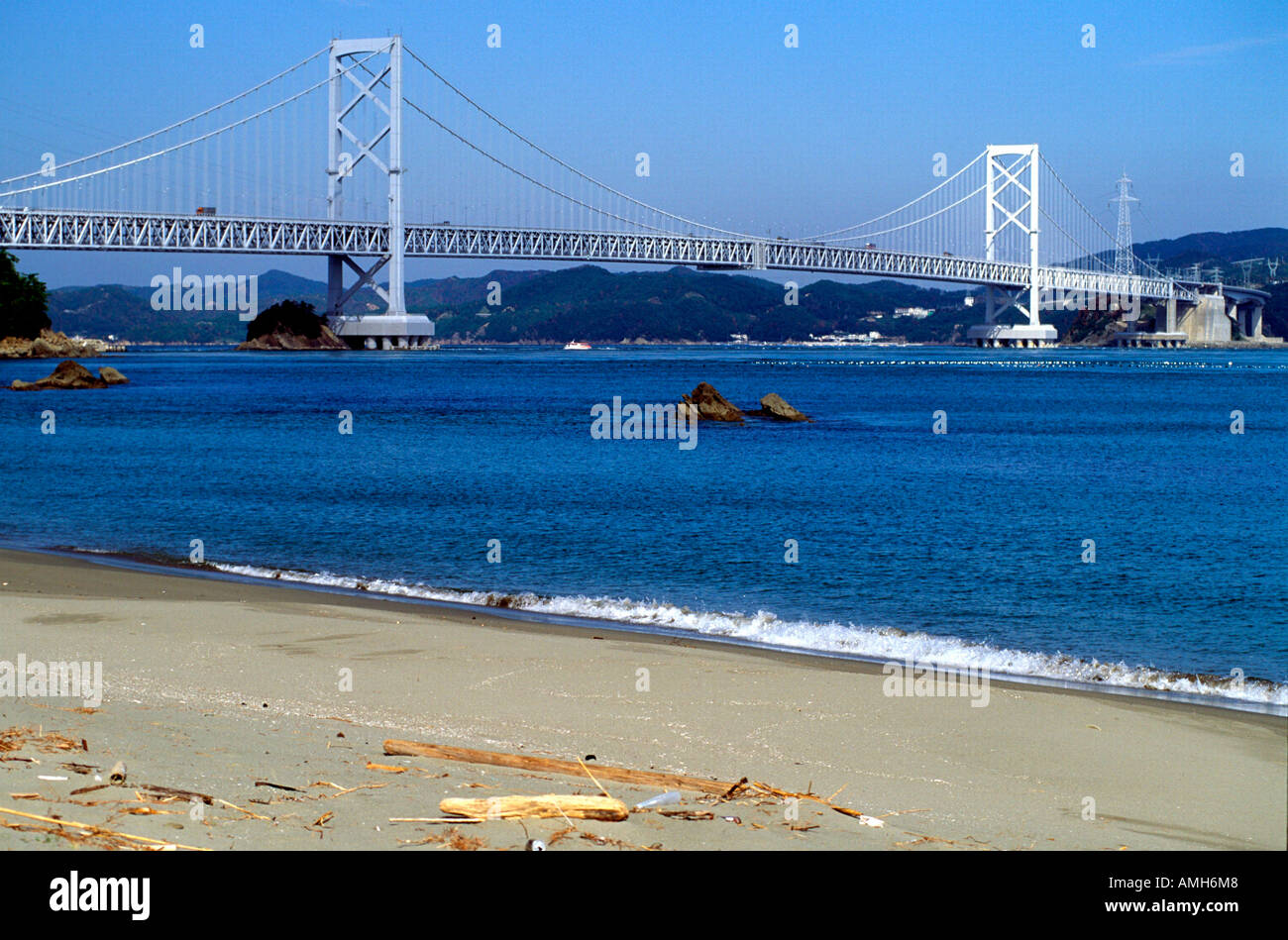 Japan, Shikoku, Naruto, Inlandsee mit Naruto-Brücke Stock Photo - Alamy