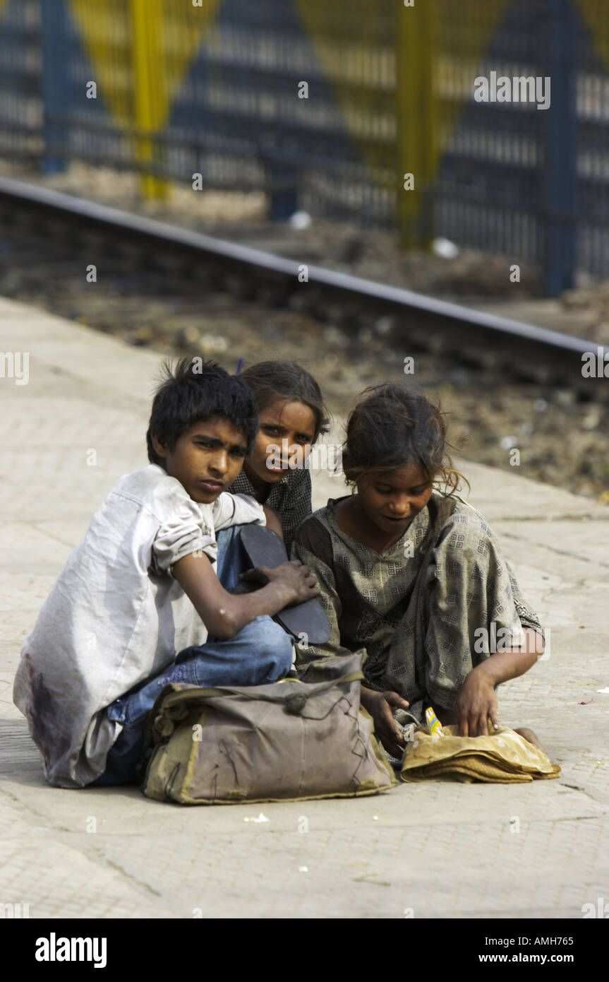 Poverty children begging hi-res stock photography and images - Alamy