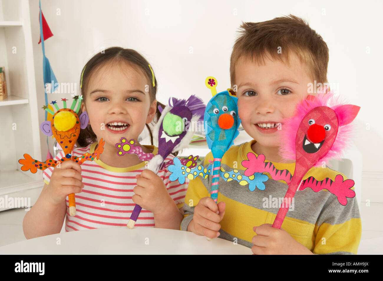 Teaching children make puppets hi-res stock photography and images - Alamy