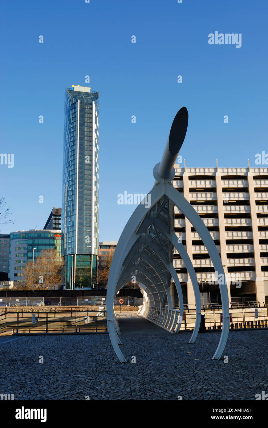 Whalebone shaped bridge crossing Princes dock on the Liverpool ...