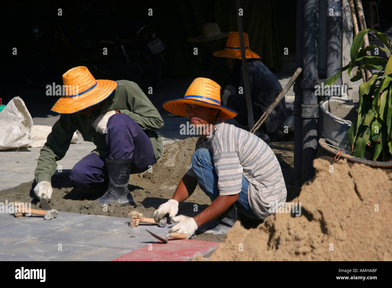 Works in street workers hi-res stock photography and images - Alamy