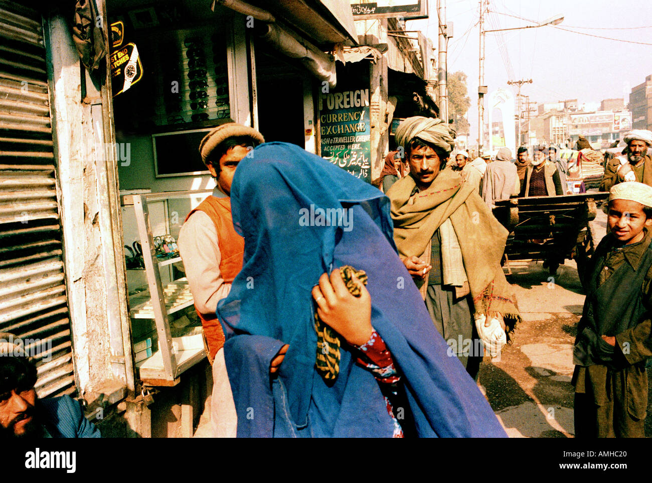 Pakistan blue chador hi-res stock photography and images - Alamy