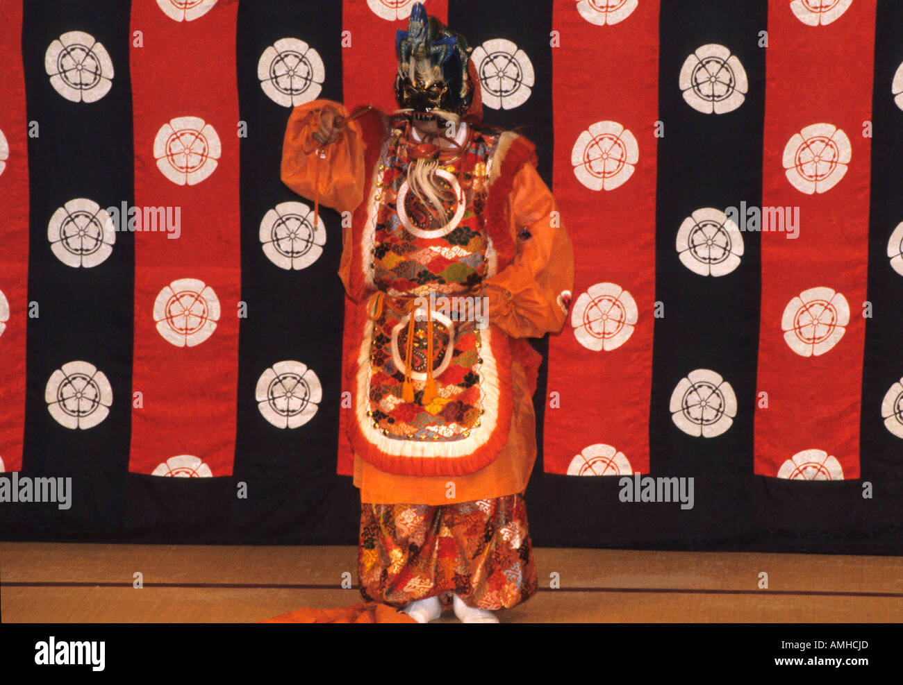 Gagaku tanzer hi-res stock photography and images - Alamy