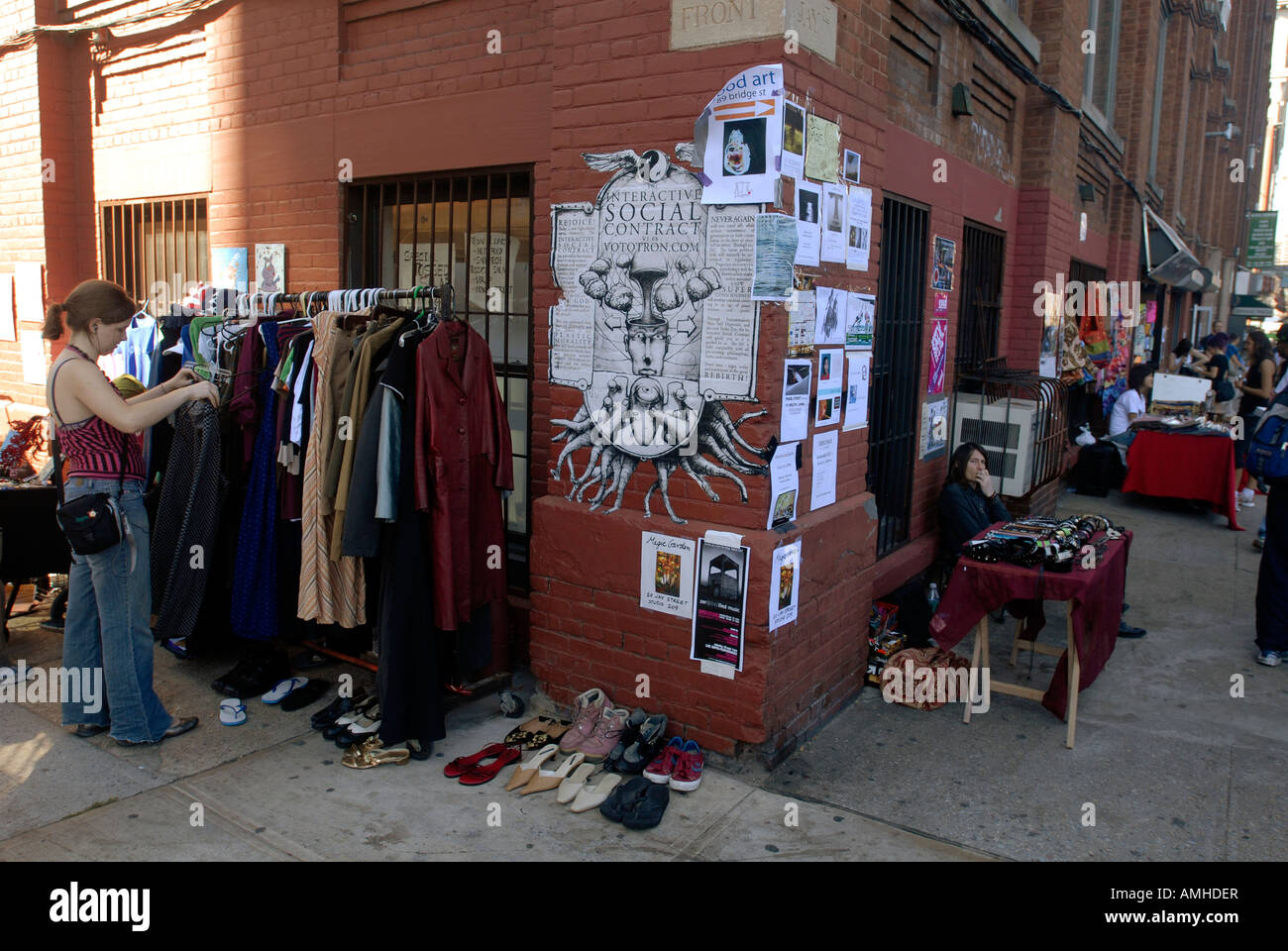 Flea market in the Dumbo neighborhood of Brooklyn Stock Photo - Alamy