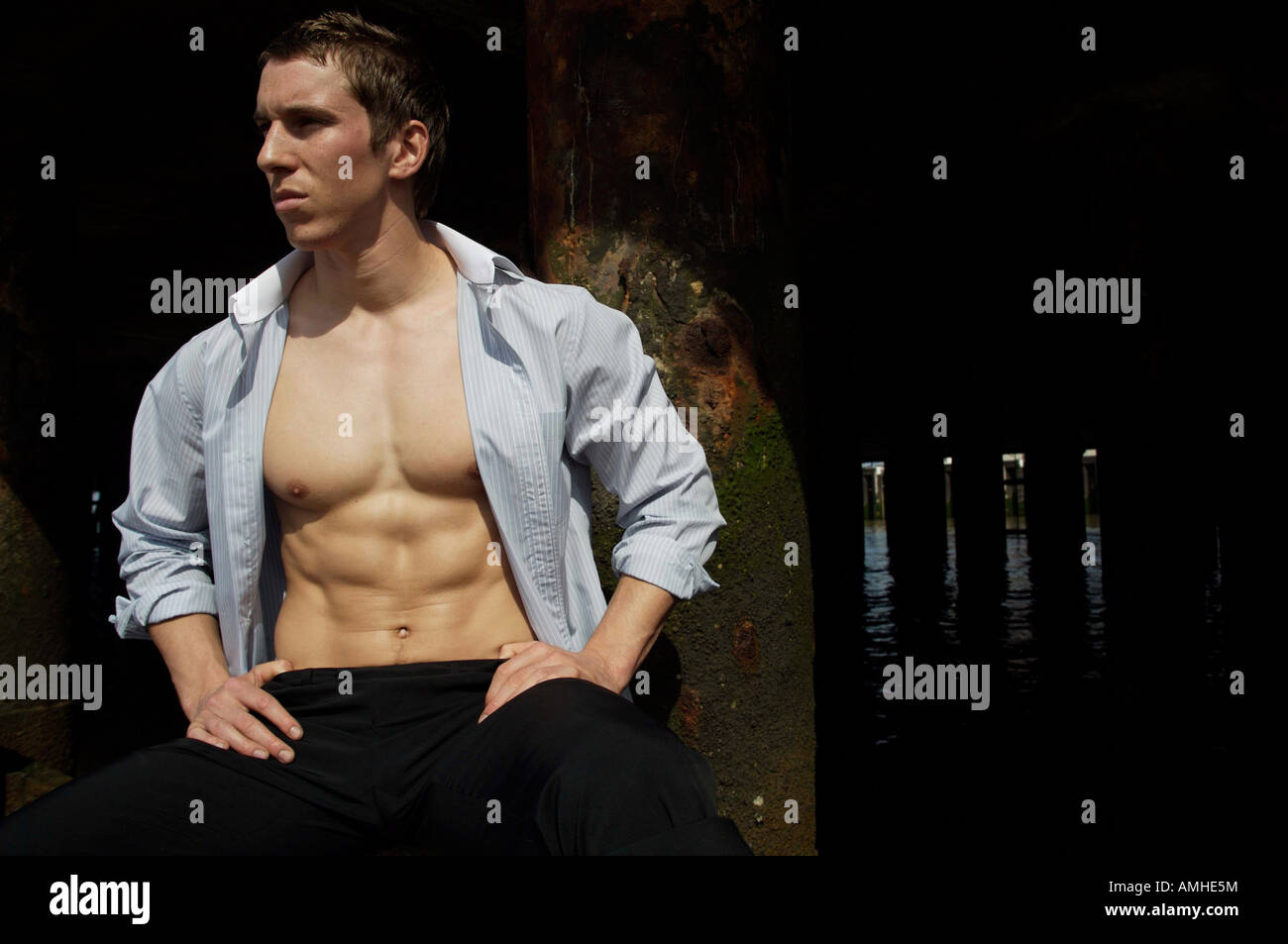 Well built man hi-res stock photography and images - Alamy