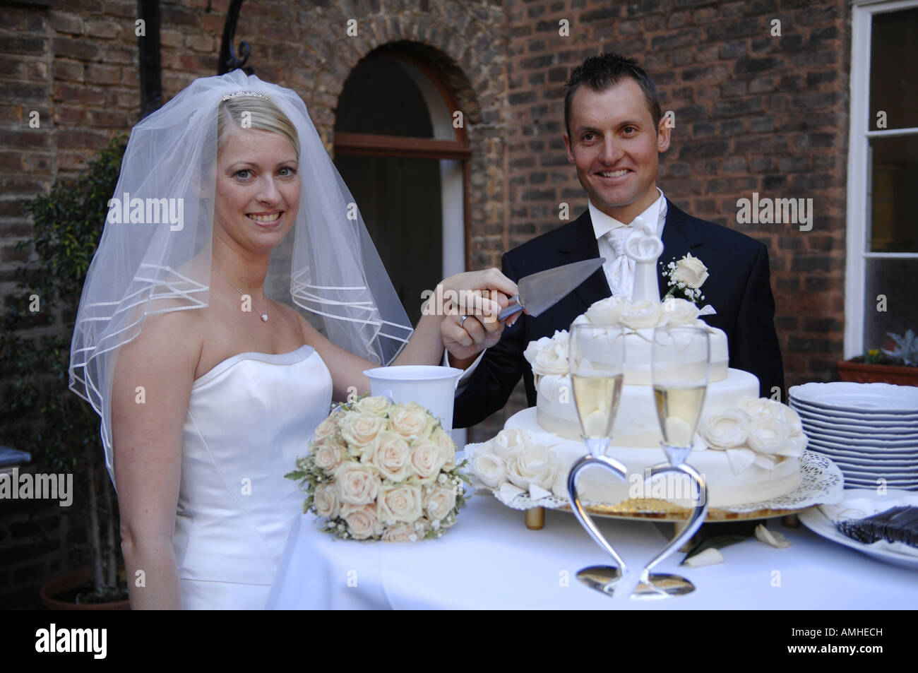 Bride feeding the groom with the wedding cake Stock Photo - Alamy
