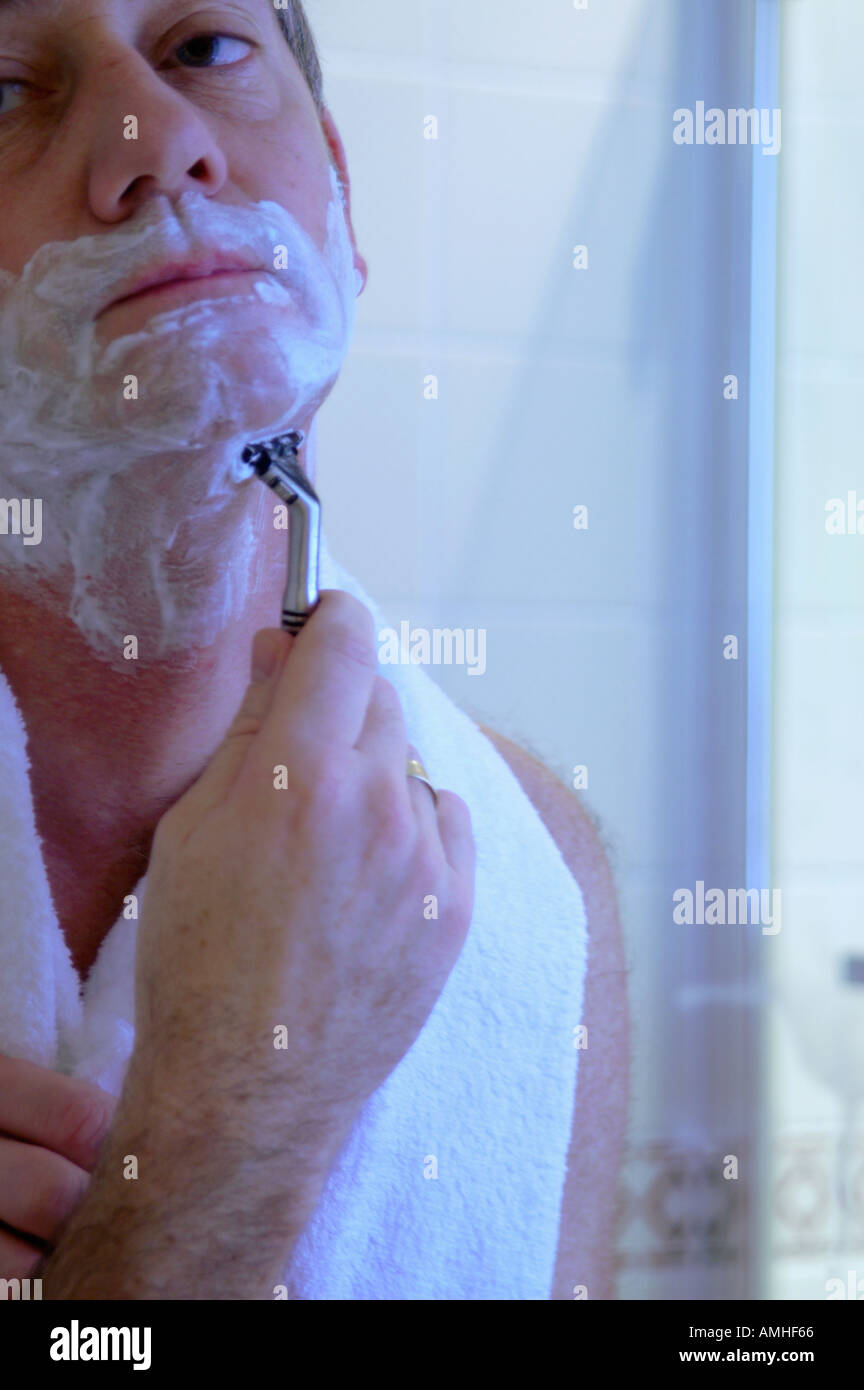 Man having a Wet Shave using razor Stock Photo - Alamy