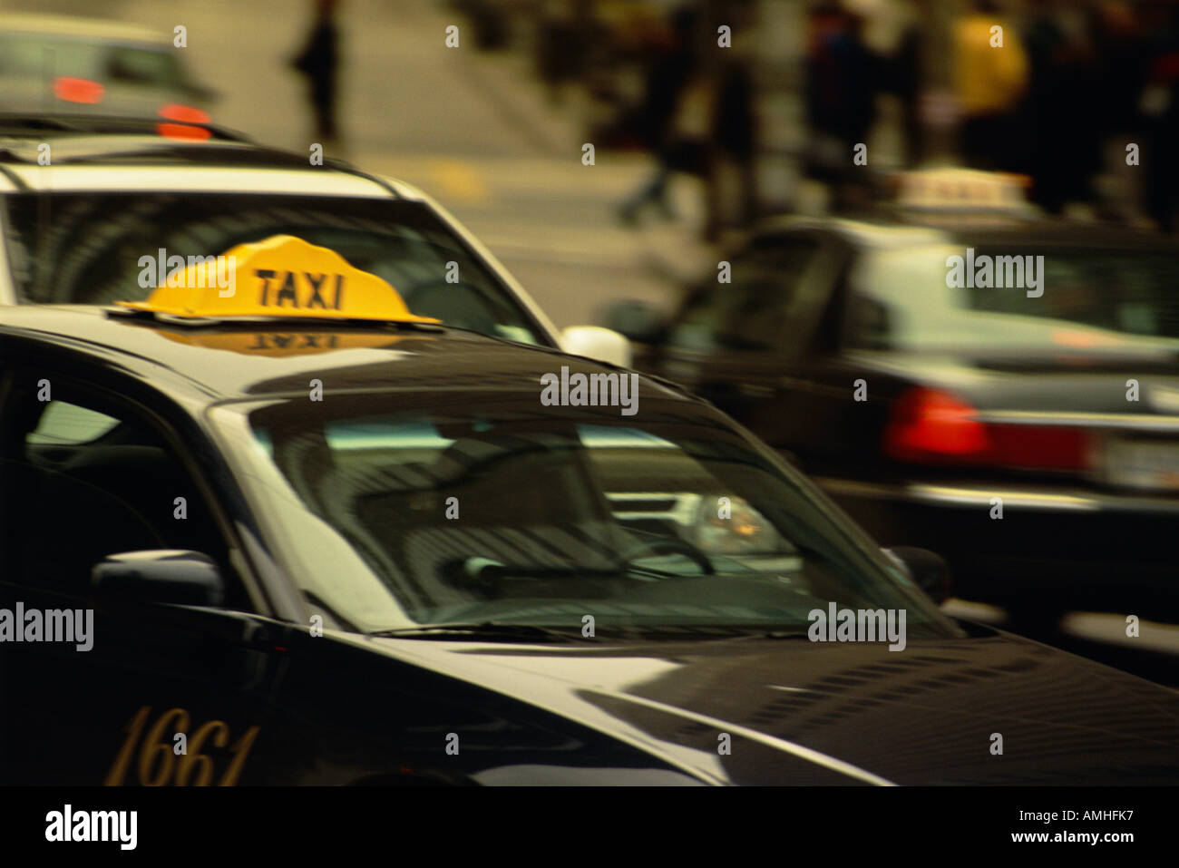 Toronto taxis hi-res stock photography and images - Alamy