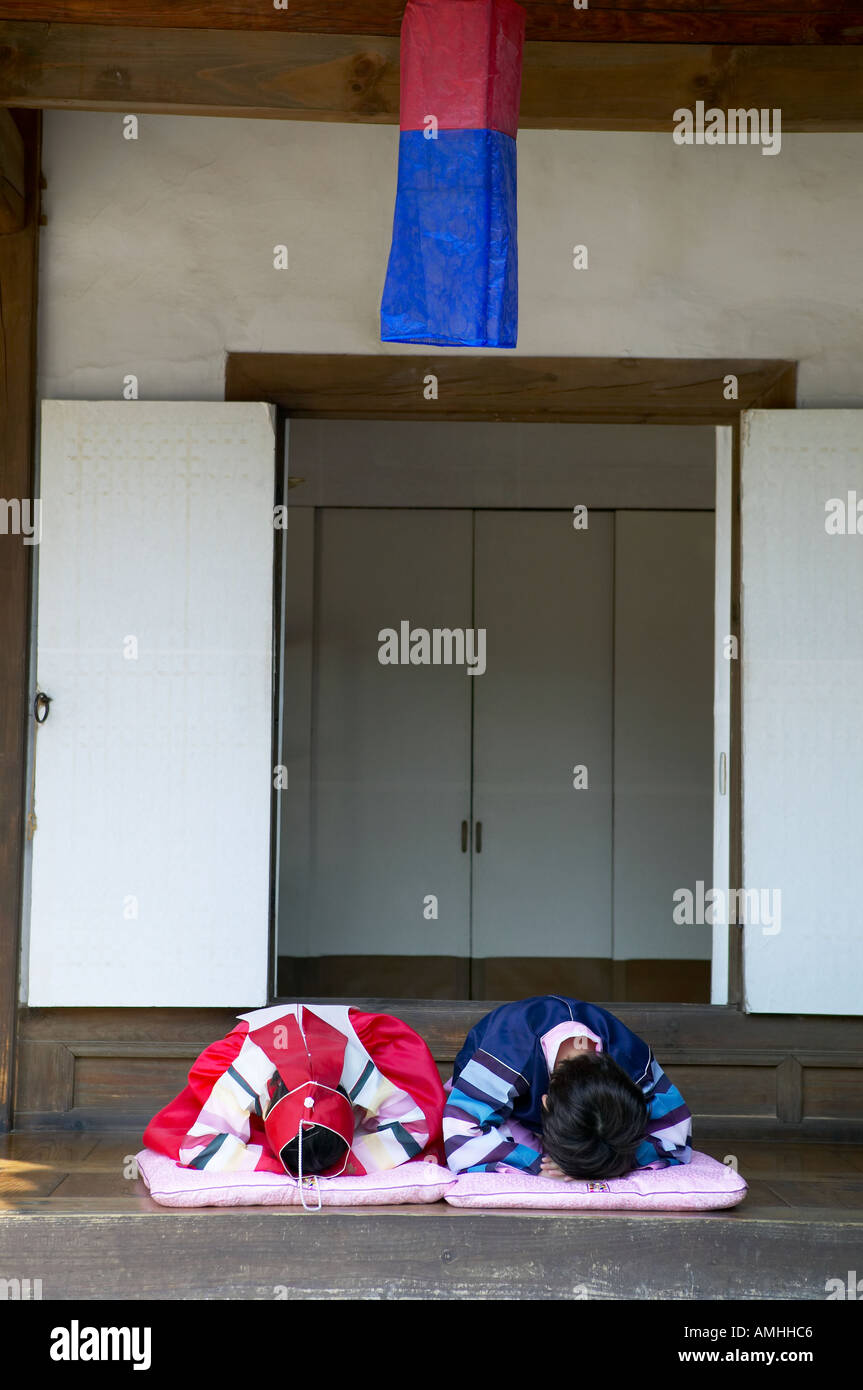 Children in Hanbok greet in Korean way Stock Photo - Alamy